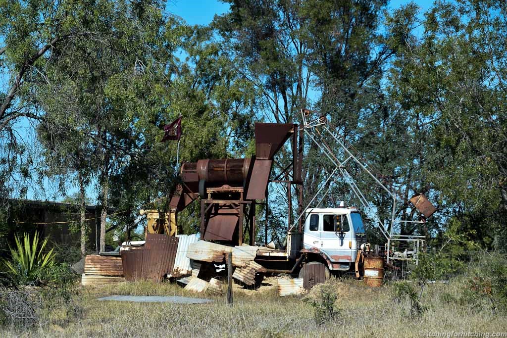 Fossicking on the gemfields – itchingforhitching