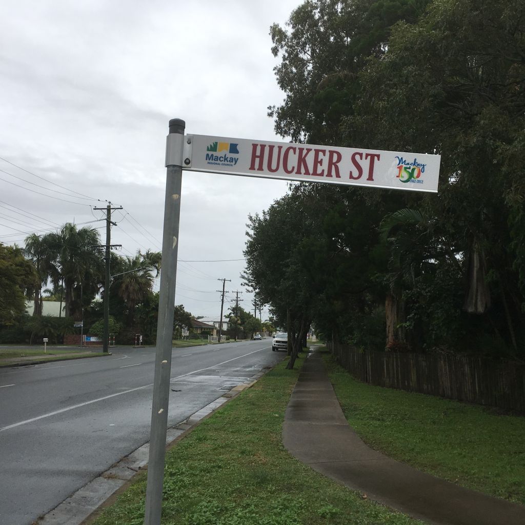 Mackay’s Red Street Signs – itchingforhitching